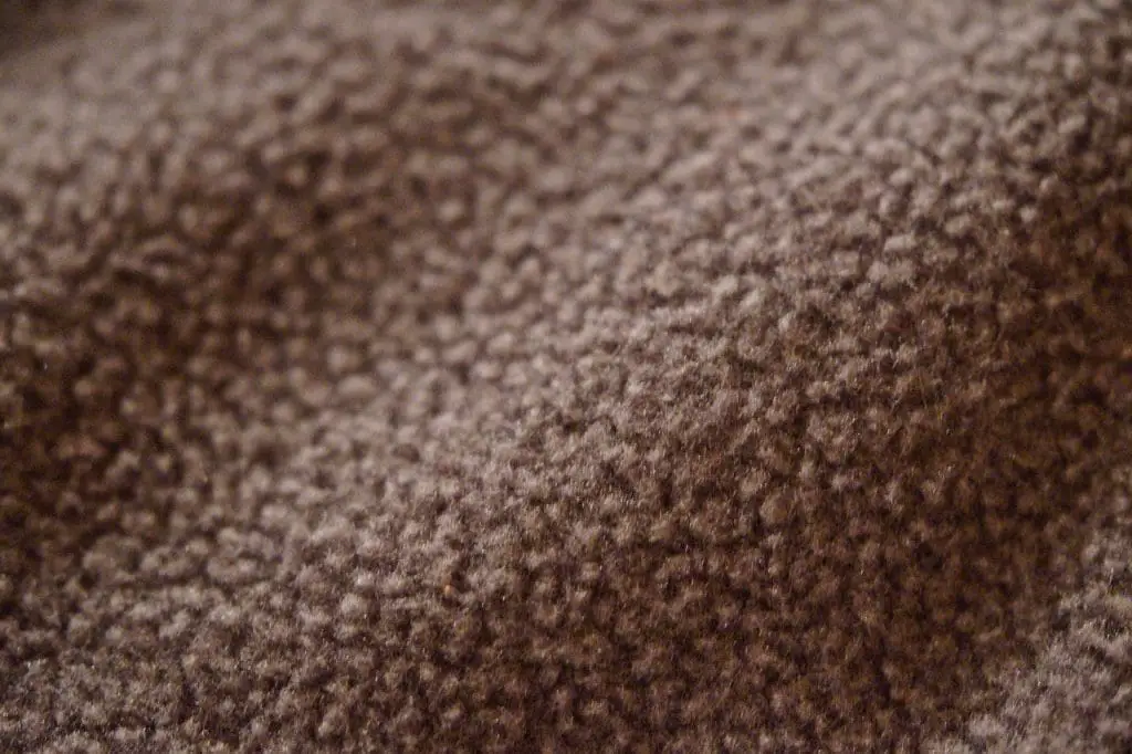 How do you tell the right side of fleece fabric?